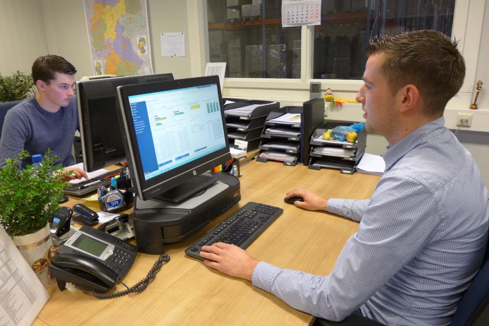 Decostar verbetert kwaliteit en flexibiliteit met WMS en voice picking ...